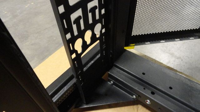 Used-Ventilated Rack 19in 48u 27.7x47x95 Blck SR48UB 37332138446| eBay