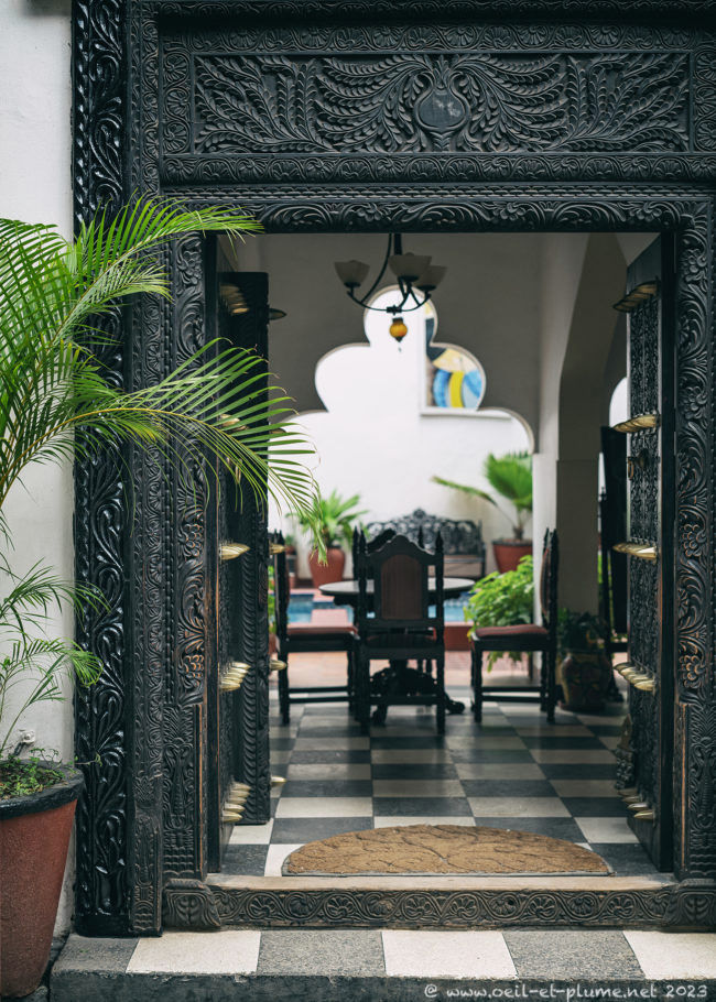 Zanzibar - Stone Town doors - Coups d'oeil et Coups de plume