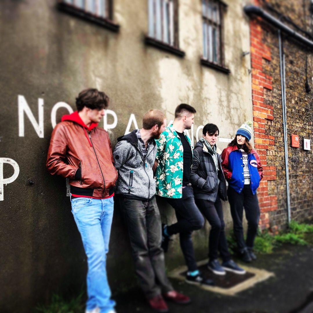 TabloidTv – Breaking Tunes