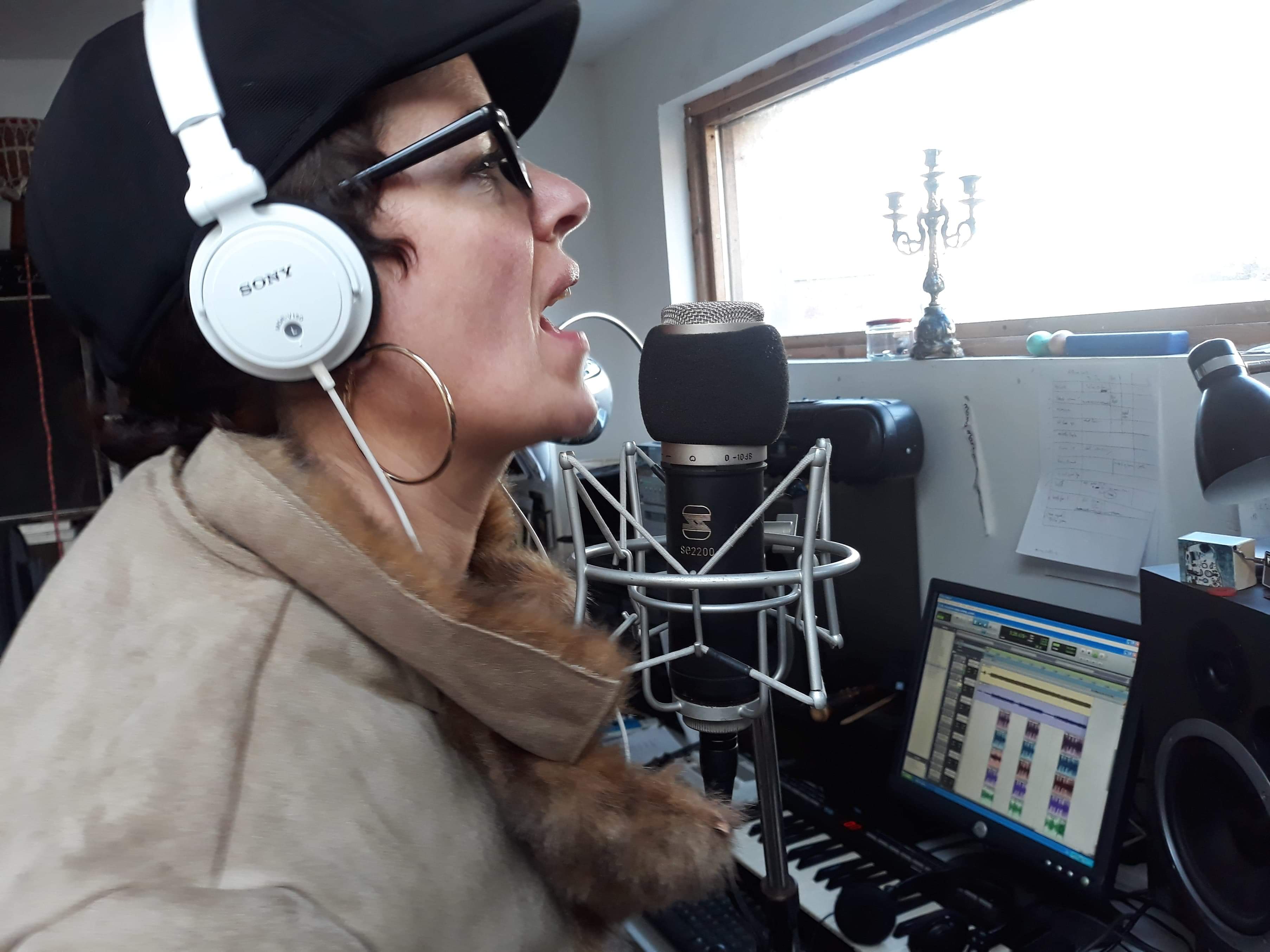 Mama Martin – Breaking Tunes