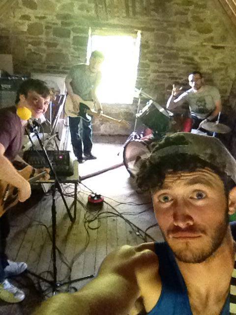 Ginger & a Bit – Breaking Tunes