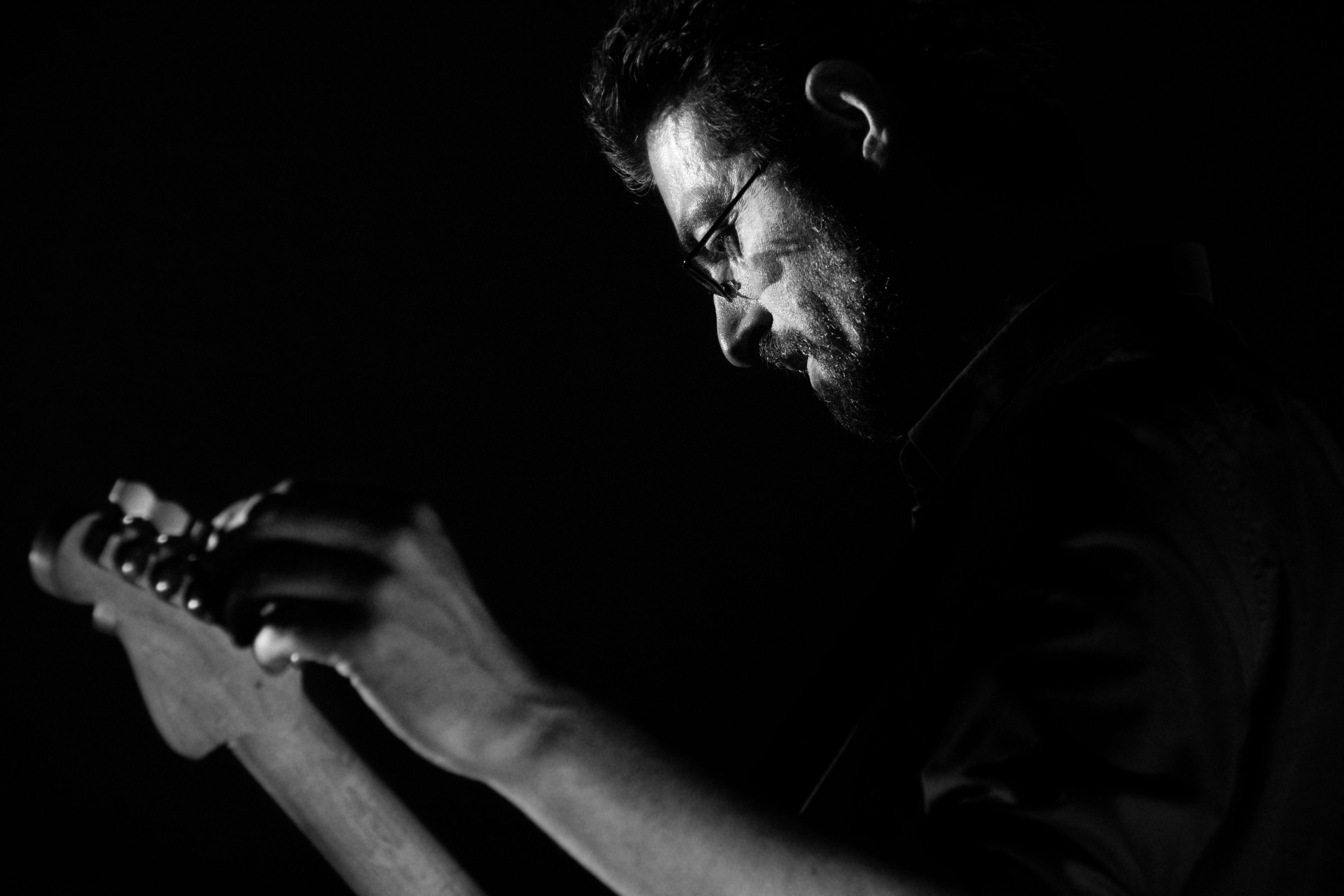 Mark Ellison – Breaking Tunes