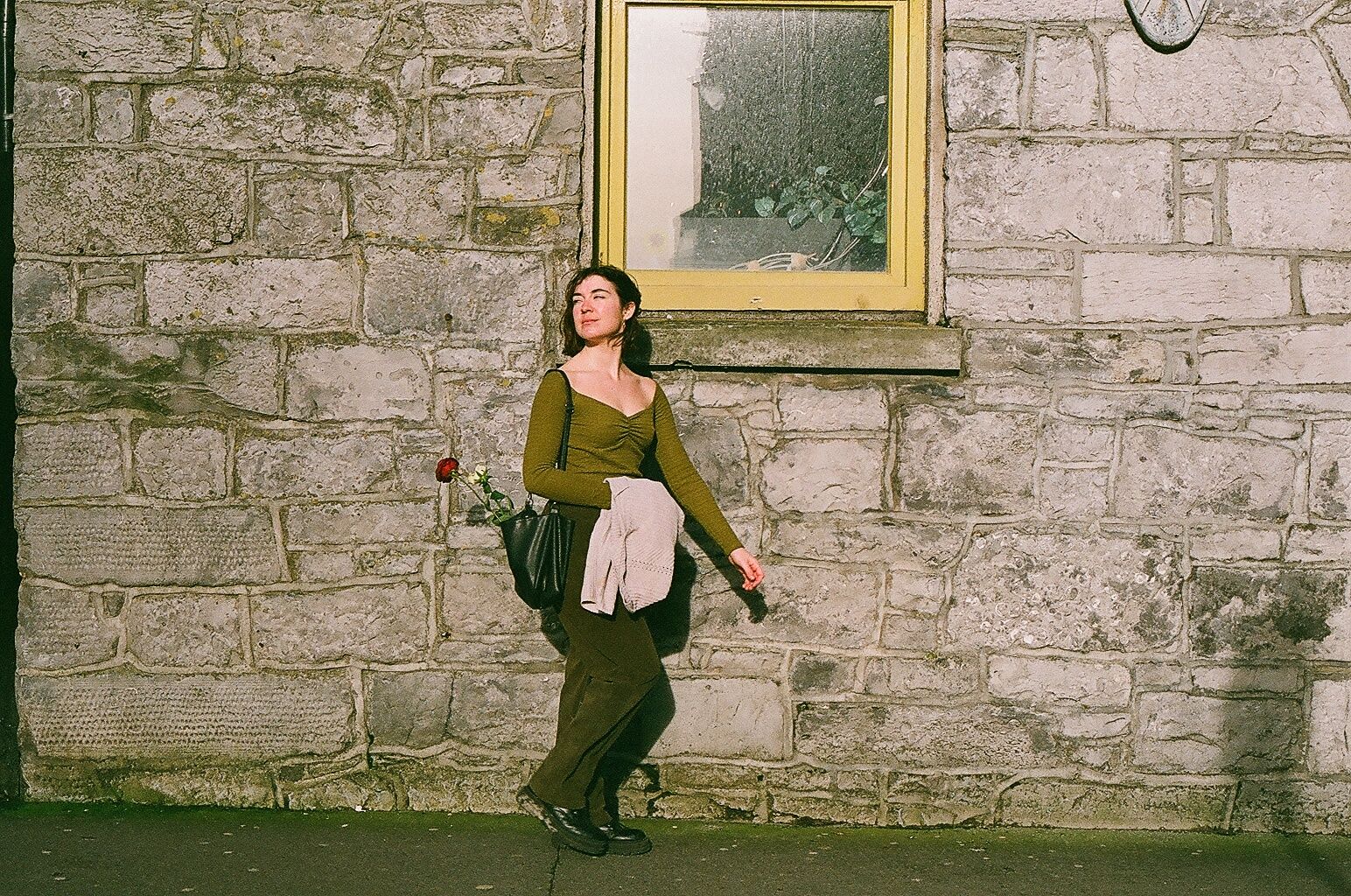 Elle León Gallagher – Breaking Tunes