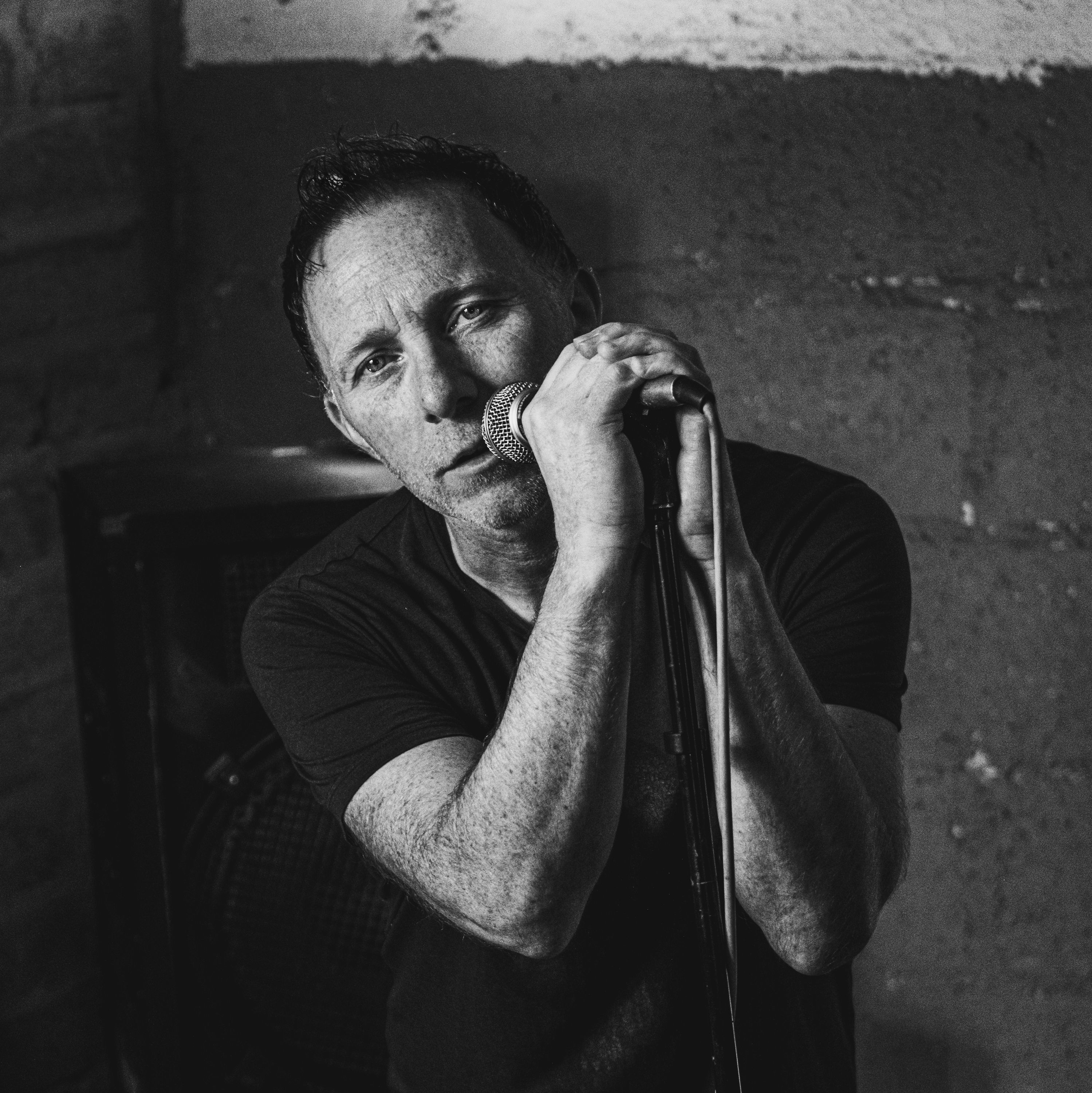 Bobby Hewitt – Breaking Tunes