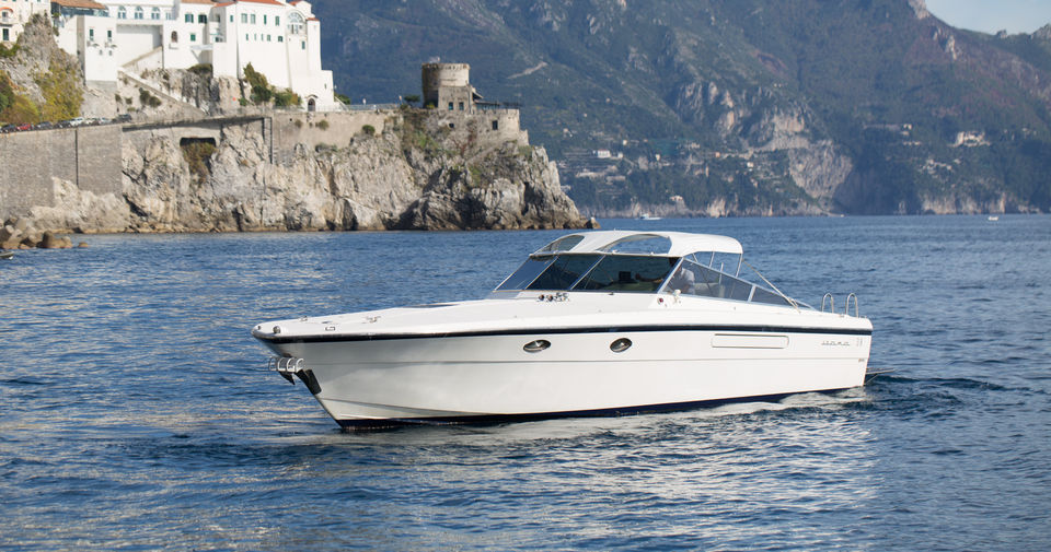 Motorboat Itama 38 Foot Luxury Speedboat - Italy for rent | Borrow A Boat