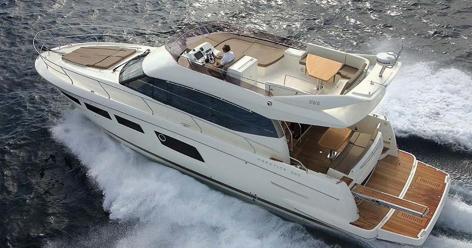 Barco a motor Prestige 500 Fly - España para alquilar | Borrow A Boat