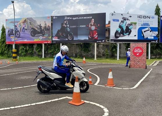 Instruktur Safety Riding Honda Cerahkan Ratusan Ribu Masyarakat