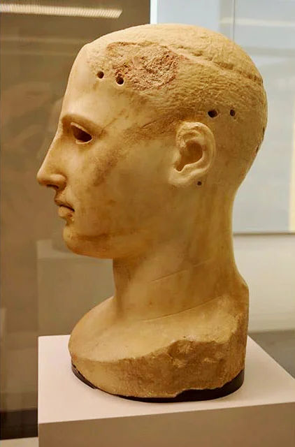 Acrolito di Apollo Aleo (dal tempio di Krimisa) | Gruppo Archeologico ...